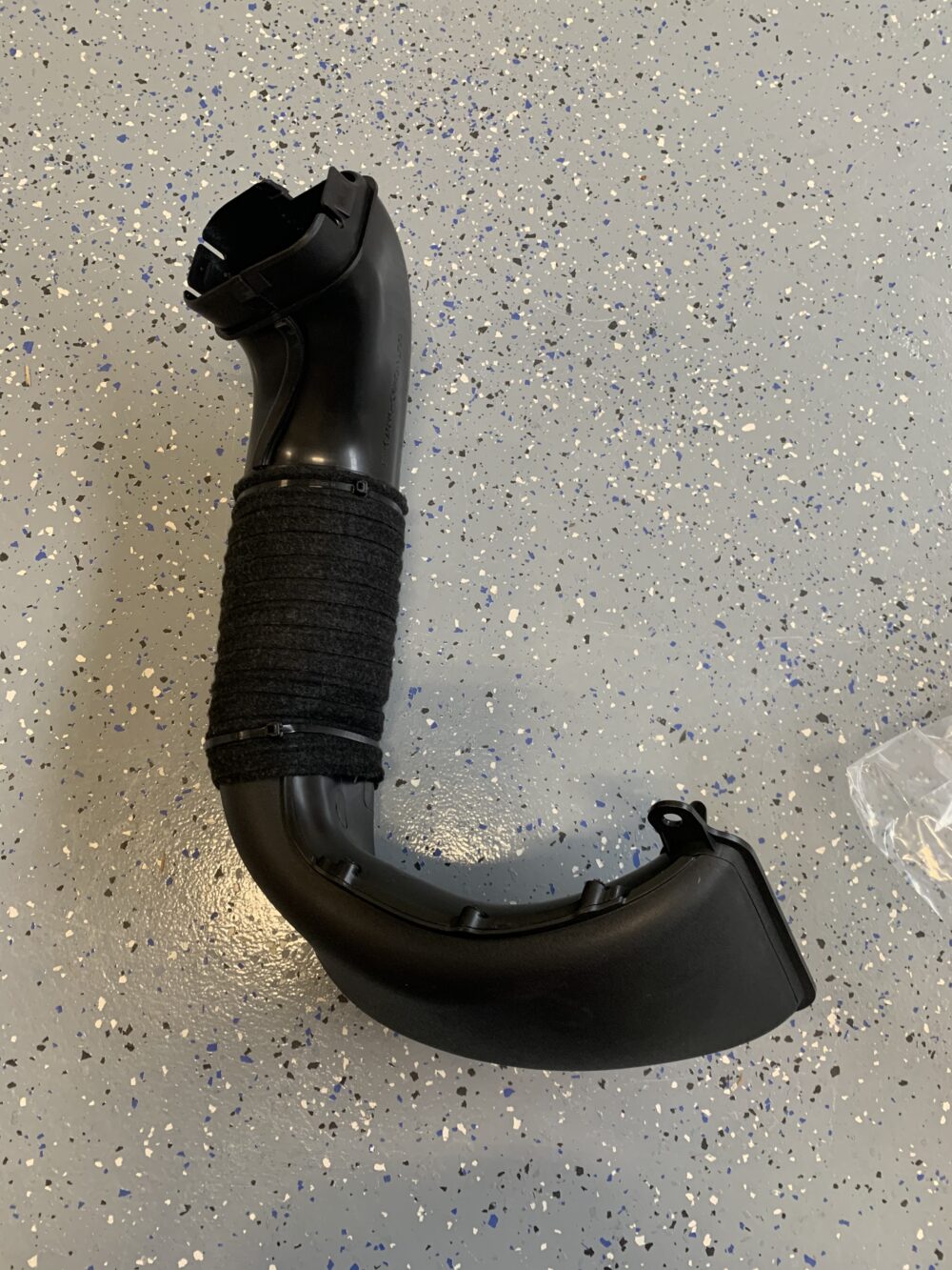 Air intake tub C2D36204 - Torque Trading